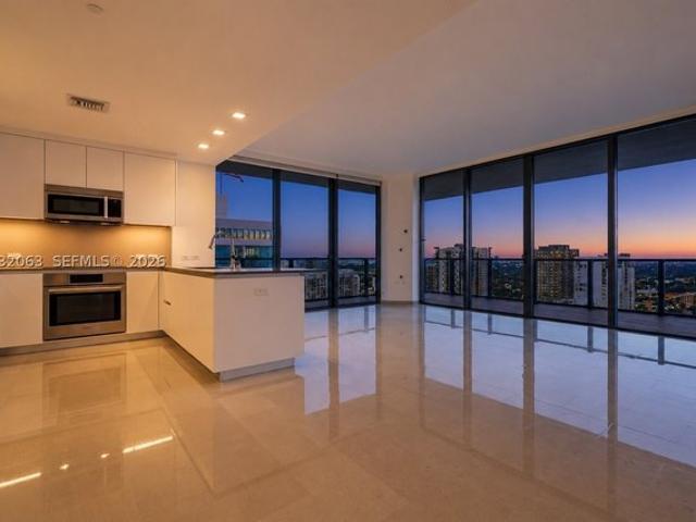 88 SW 7th St Apt 2302, Miami, FL 33130