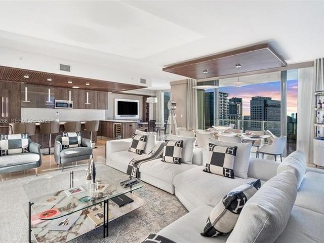 88 SW 7th St Apt 3801, Miami, FL 33130