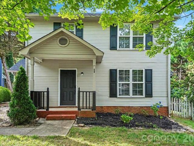 8904 Brown Oak Ct, Charlotte, NC 28227