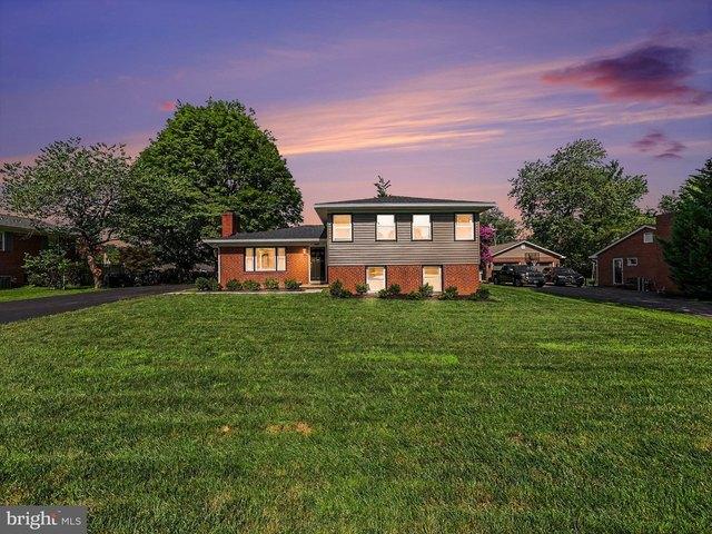 8904 Early St, Manassas, VA 20110