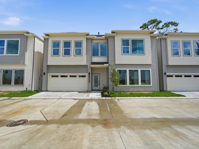 8904 Knoll Leaf Drive