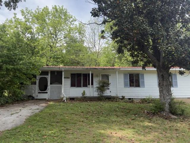 8904 W Simpson Rd, Knoxville, TN 37920