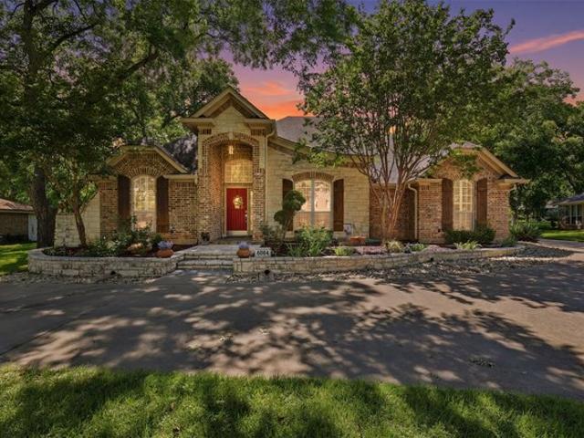 8904 Woodlawn Dr, Granbury, TX 76049