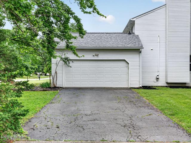 8905 Wooded Glen Rd
