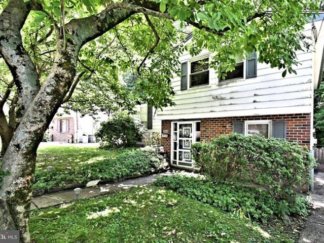 8906 Alicia St, Philadelphia, PA 19115