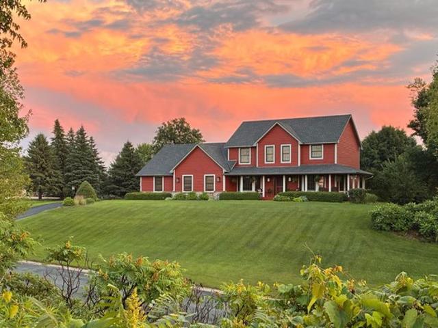 8906 Almquist Way, Inver Grove Heights, MN 55077