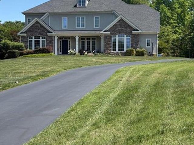 8906 Laurel Overlook Dr, Lorton, VA 22079
