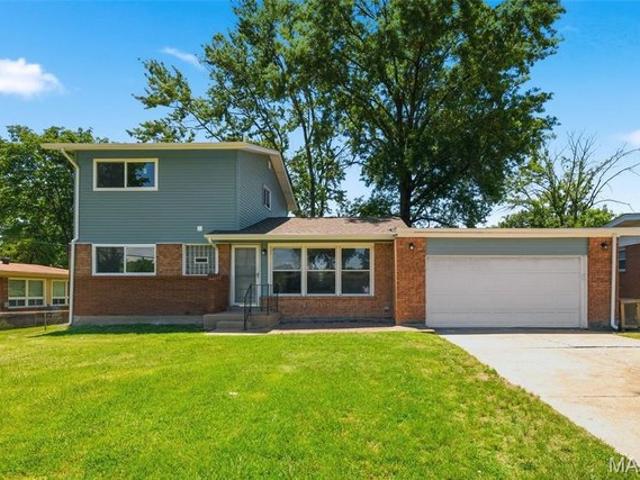 8906 Seneca Ave, Overland, MO 63114