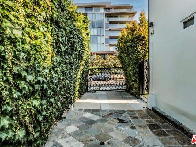8907 Rosewood Ave, West Hollywood, CA 90048 | MLS #26655 | Compass