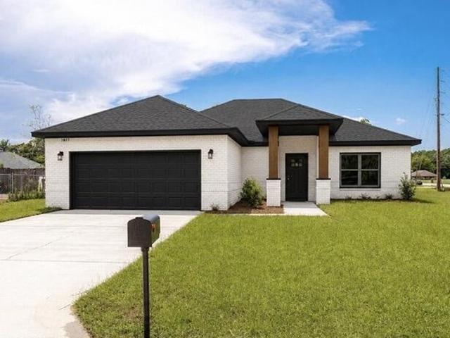 8908 Boxwood Ln, Gautier, MS 39553