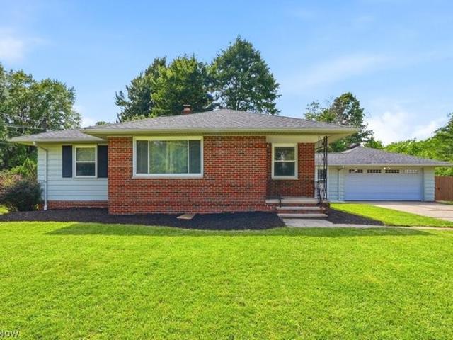 8908 Falls Ln, Broadview Heights, OH 44147