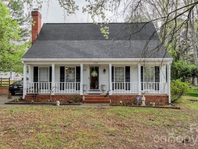 8908 Golf Ridge Dr, Charlotte, NC 28277