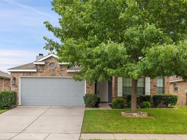 8908 King Ranch Dr, Crossroads, TX 76227