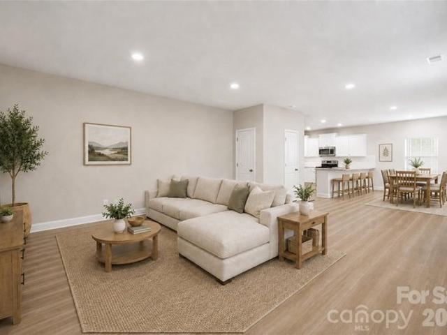 8908 Sawyer Run Ct, Charlotte, NC 28215
