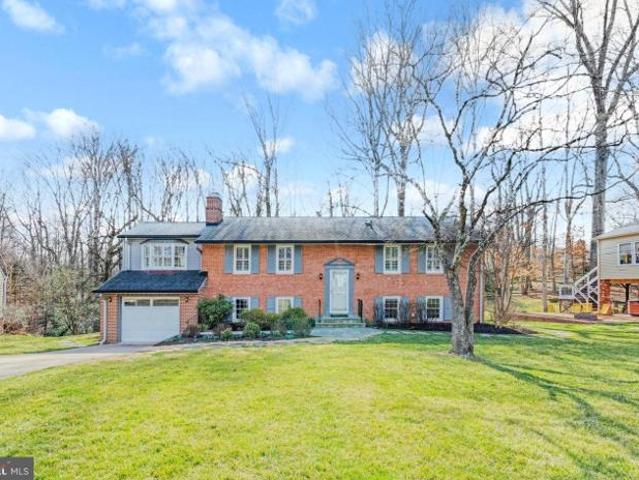 8909 Moreland Ln, Annandale, VA 22003