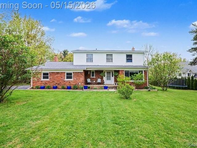 8909 Pippen Dr, Bruce Township, MI 48065