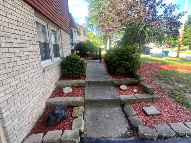 8909 19th Street W