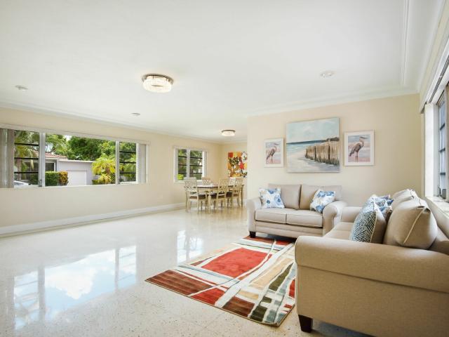 8900 Abbott Ave, Surfside, US, FL