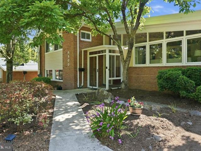 8900 Camfield Dr, Alexandria, VA 22308