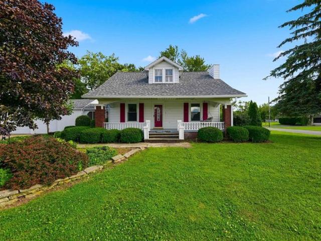8901 E Jackson St, Selma, IN 47383