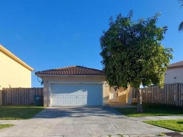 8901 SW 214th St, Cutler Bay, FL 33189