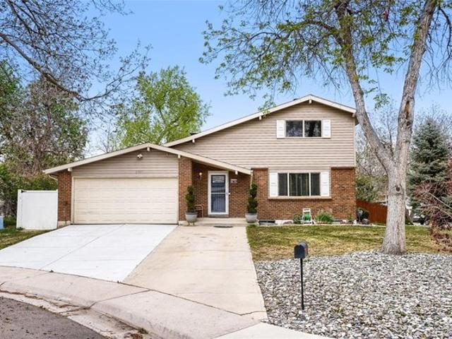8901 W Radcliffe Pl, Littleton, CO 80123