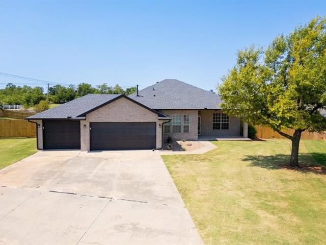 8901 Woodbend Dr, Oklahoma City, OK 73135
