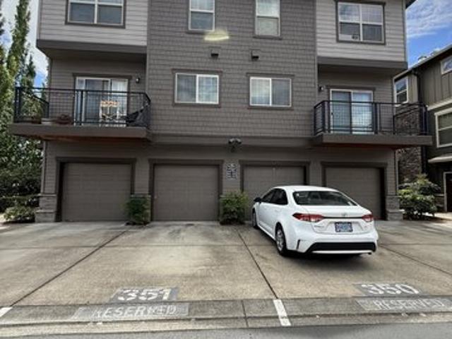 8902 NE Brentford Ter, Hillsboro, OR 97006
