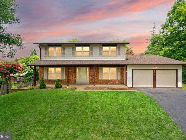 8902 Huxley Ct, Springfield, VA 22153