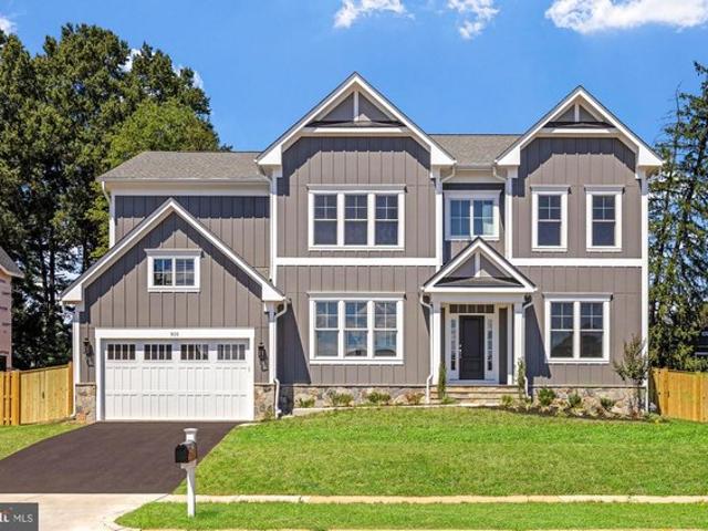 8902 Higdon Dr, Vienna, VA 22182