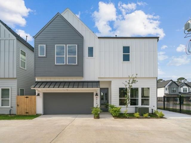 8902 Sunshine Laverne Ln, Houston, TX 77080