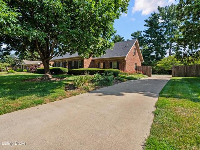 8903 Nottingham Pkwy, Louisville, KY 40222