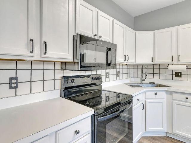8903 Eastwind