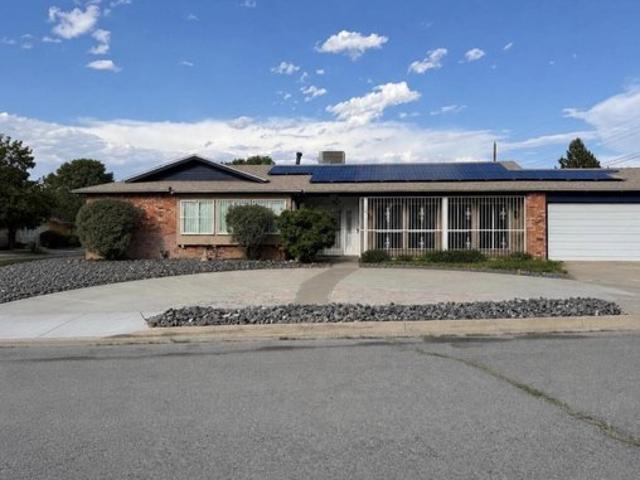 8903 Hannett Ave NE, Albuquerque, NM 87112