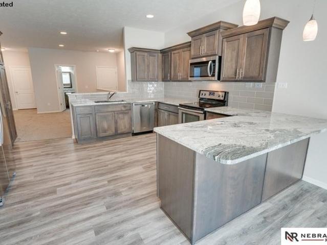 8903 S 47th St, Lincoln, NE 68516