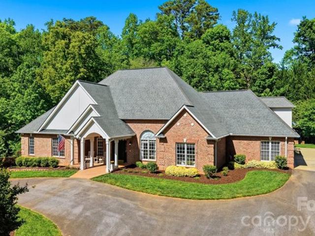 890 18th Avenue Ct NW, Hickory, NC 28601