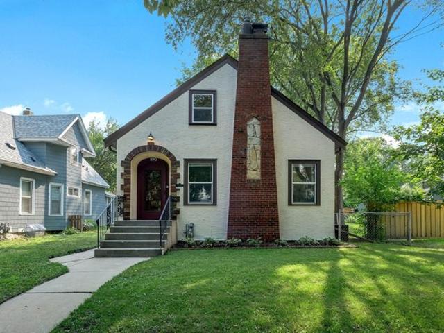 890 22nd Ave SE, Minneapolis, MN 55414