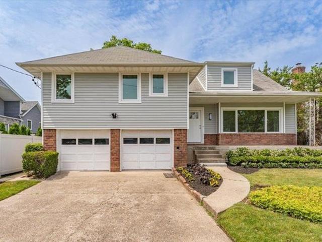 890 Carol Ct, Woodmere, NY 11598