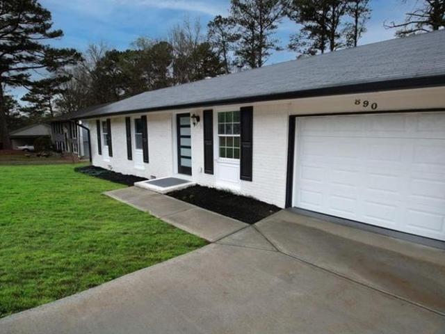 890 Brian Ln, Forest Park, GA 30297