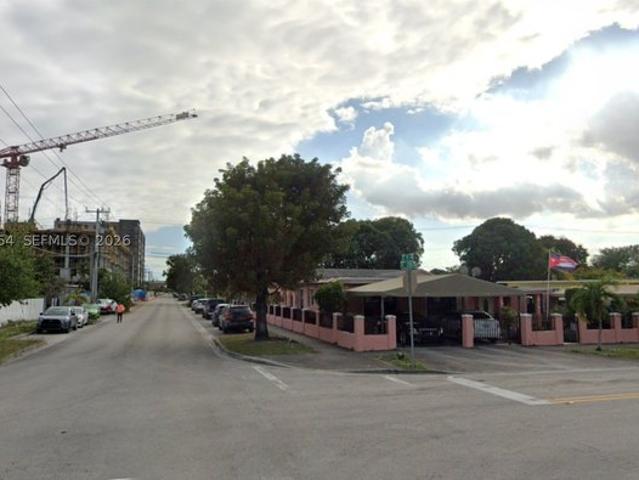 890 E 28th St, Hialeah, FL 33013