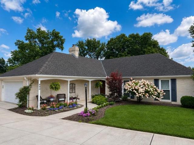 890 Lookout Point Dr, Columbus, OH 43235