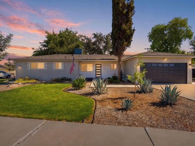 890 Laurel Ln, Lemoore, CA 93245
