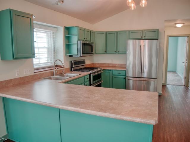 890 Lafayette Road 7