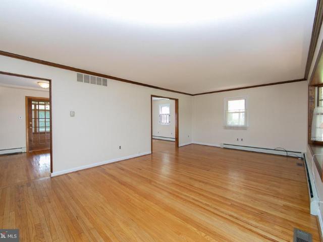 890 Mantua Boulevard