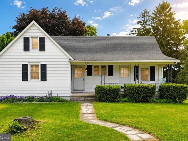 890 Melrose Ln, York, PA 17402