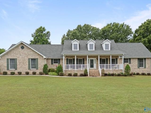 890 Narrow Ln, New Market, AL 35761