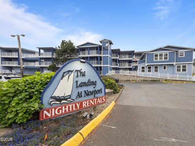 890 SE Bay Blvd Unit 206, Newport, OR 97365