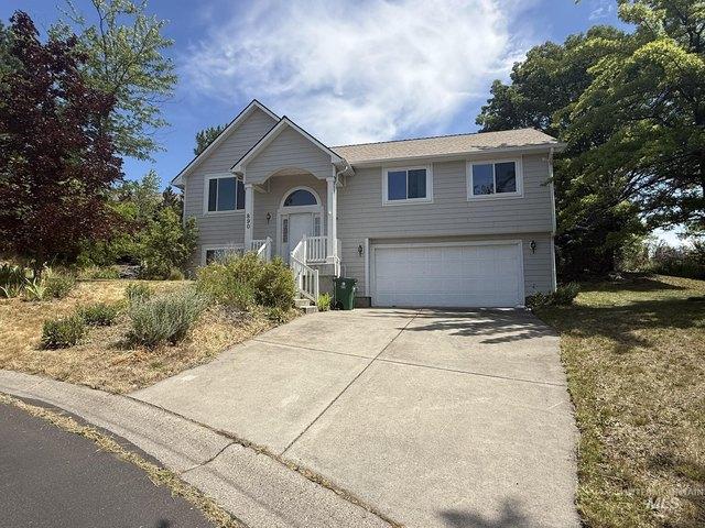 890 Stefany Ln, Moscow, ID 83843