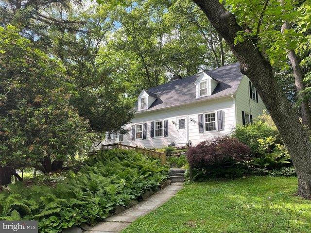 890 Paxon Hollow Rd, Media, PA 19063