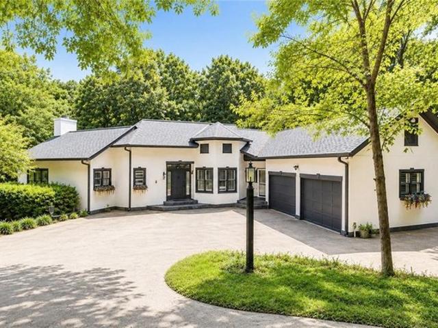 890 Pine Grove Pointe Dr, Roswell, GA 30075